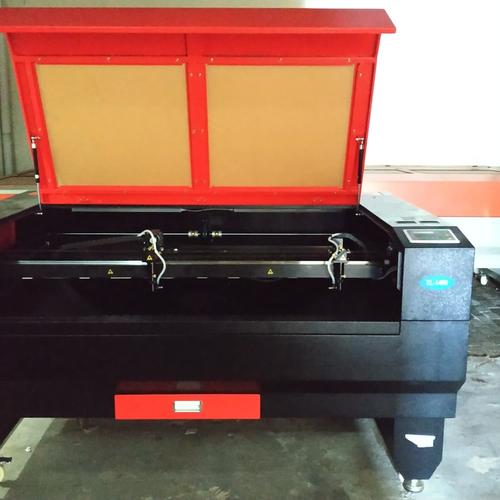 Jual mesin laser cutting Co2 Double head - Kota Tangerang - Turbo Laser ...