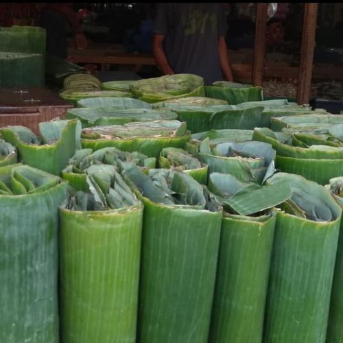 Jual Daun pisang batu asli satu ikat isi 20 Lembar bisa pesan banyak ...