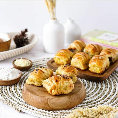 Jual BOLEN GOELA SEMOET PISANG MOLEN OLEH OLEH BANDUNG - Pisang Keju ...