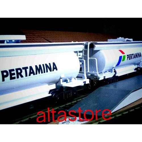 Jual miniatur Kereta api gerbong tangki minyak pertamina livery putih ...
