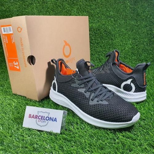 Jual OrtusEight Phyton Black/White - Sepatu Lari Ortus - 41 - Kota ...
