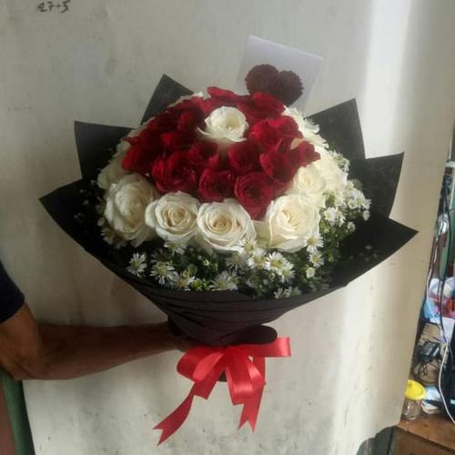 Jual Bunga bucket mawar fresh hand bouquet bunga mawar hadiah ulang ...