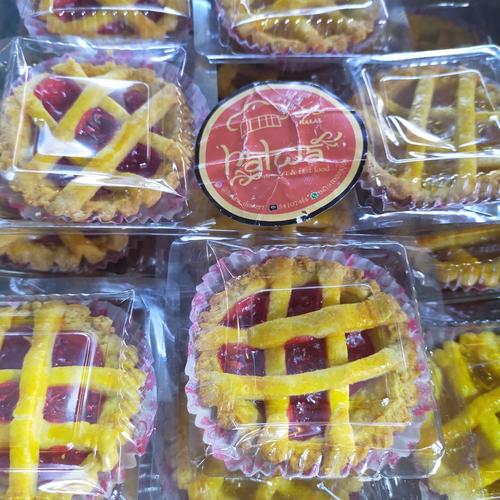 Jual snack box kue kering pie buah , susu , nanas , strawberry , nastar ...