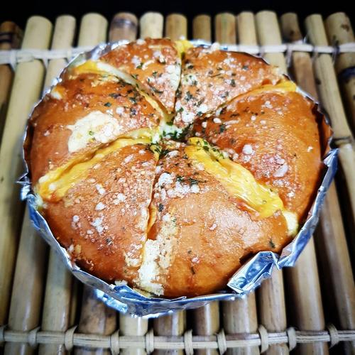 Jual Don Bakeshop Korean Garlic Cream Cheese Bread - Size 70gr ...