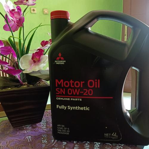 Jual oli mesin xpander / oli mesin Mitsubishi 0w-20 galon 4L original ...