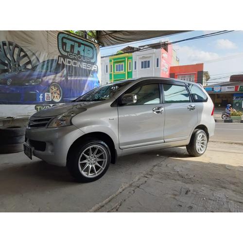 Jual modifikasi Velg Toyota Avanza Pakai Velg hsr shinjuku r16 silver ...