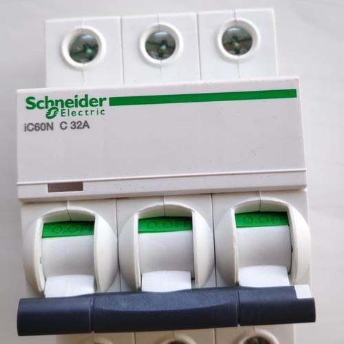 Jual MCB Schneider iC60N 3P 32A Acti9 A9F74332 Miniature Circuit ...