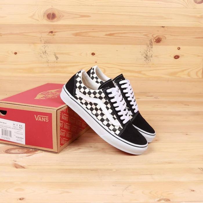 Sepatu Distro