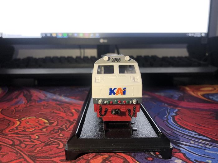 Jual Miniatur Kereta Api Lokomotif Cc203 Logo Baru Kai 2020 Di Seller ...