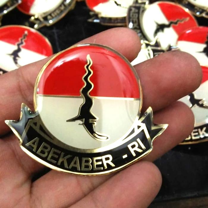 Jual pin bahan kuningan di lapisi resin/fiber (bentuk&warna sesuai ...