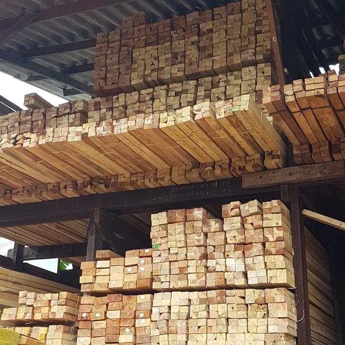 Jual Kayu kaso Bekisting 4 x 6 x 400 kayu 4/6 borneo meranti - kualitas ...