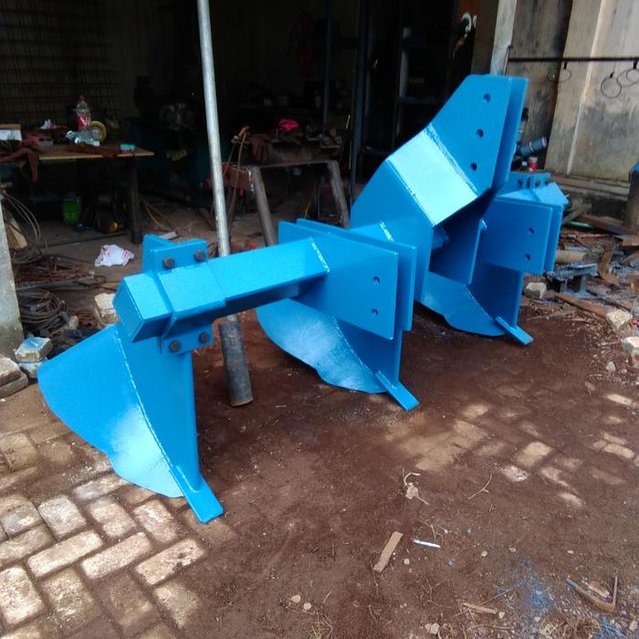 Jual bajak traktor lijer ridger implemen new holland johndeer - Kota ...