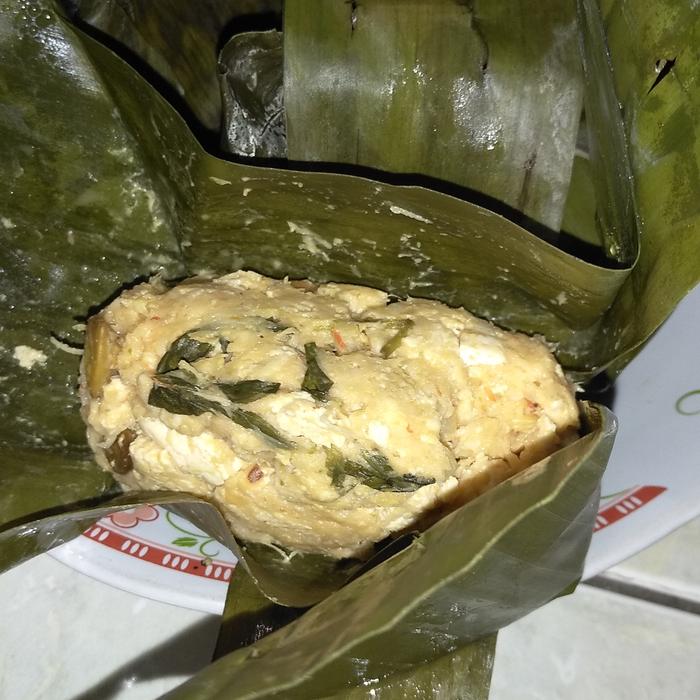 Jual Botok Atau Botokan isi Tahu Tempe Ikan Teri Lamtoro khas ndeso ...