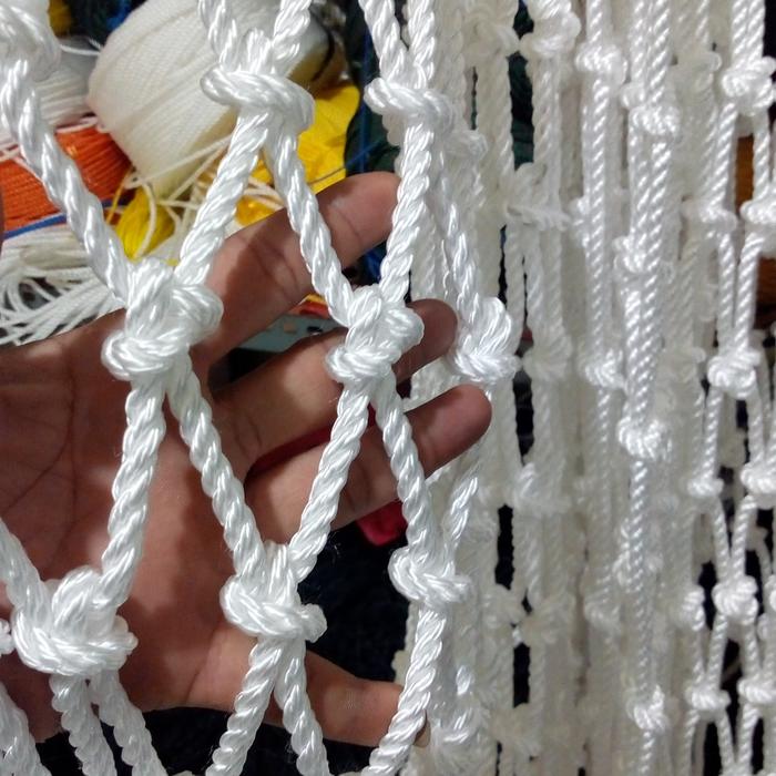 Jual jaring pengaman safety net tali 8 mili nilon lubang 8 cm x 8 cm ...