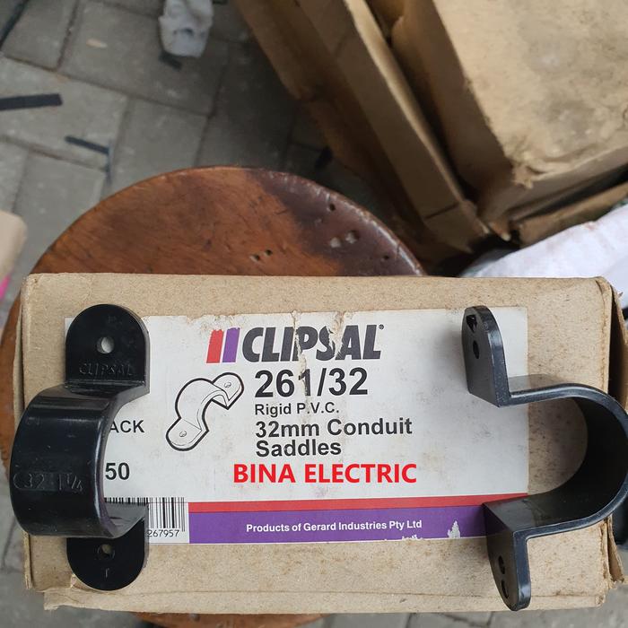 Jual Klem Clipsal 32mm Hitam / Klem Clipsal PVC 32 mm / Clamp Clipsal ...
