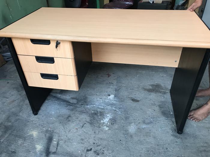 Jual Meja kantor 1/2 biro 120x60cm , merek HIGH POINT / UNO / MODERA ...