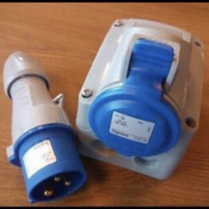 Jual LEGRAND 555254 Surface Mounting Socket 1 Phase 32A 3 PIN IP44 2P+E ...