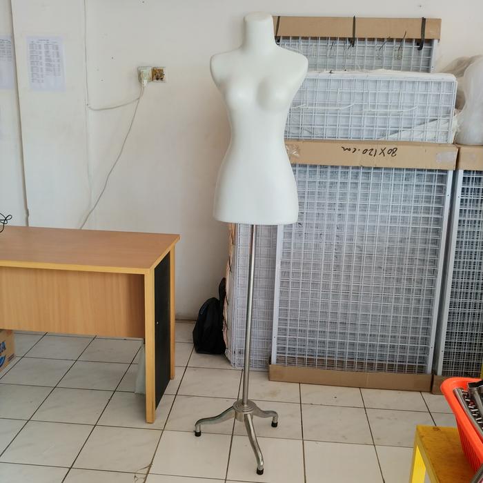 Jual manekin wanita setengah badan + kaki besi - Kota Bekasi - permata ...