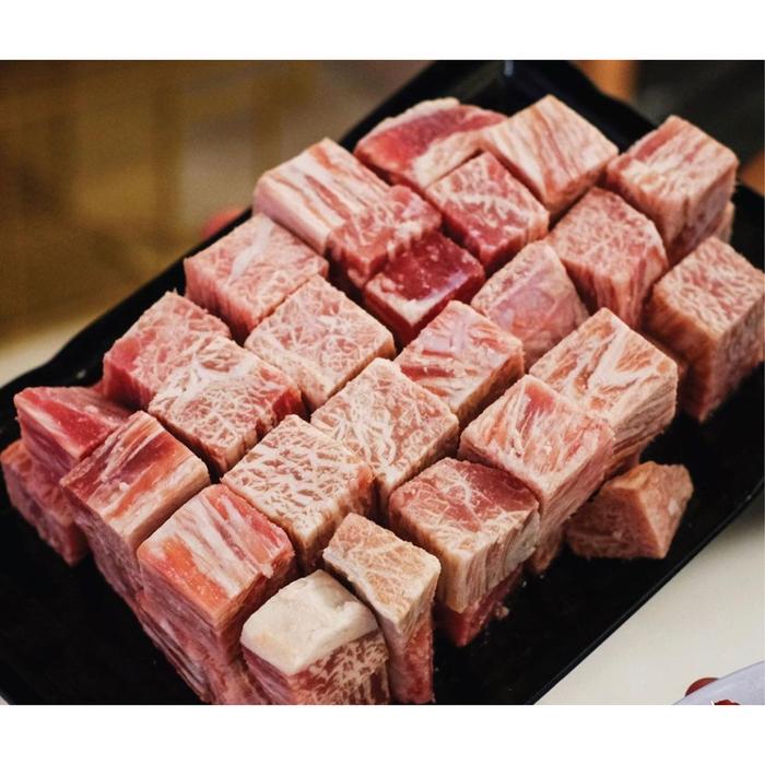Jual Wagyu Saikoro Beef Cubes Meltique 1kg - Jakarta Barat - Air ...
