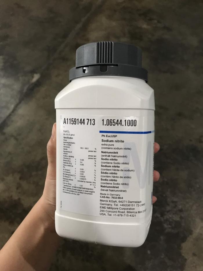 Jual Natrium Nitrit, NaNO3, Sodium nitrite, Merck, 1 kg - Kab ...