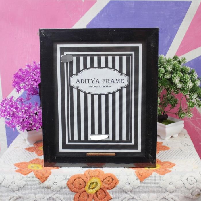 Jual Bingkai foto 5R Frame Foto Minimalis Free Cetak Foto - Merah - Kab ...