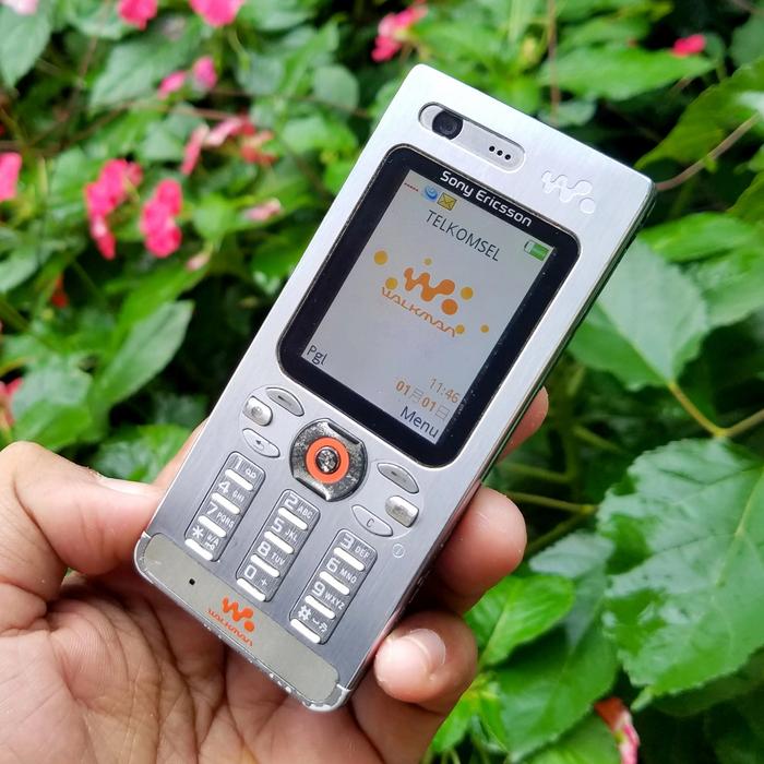 Jual Hp jadul Sony ericsson Walkman W880i Original Slim hp unik hp ...