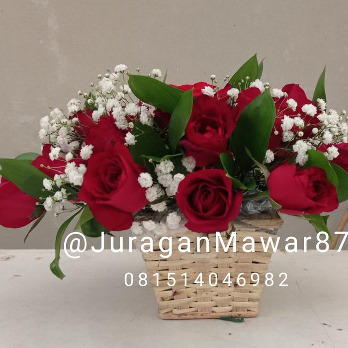 Jual Rangkaian bunga meja kecil,bunga mawar fresh untuk hadiah ...