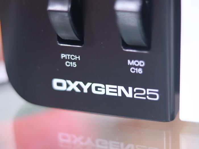 Jual M Audio Oyxgen 25 Key Usb Midi Controller - M-audio Oxygen Key 25 ...