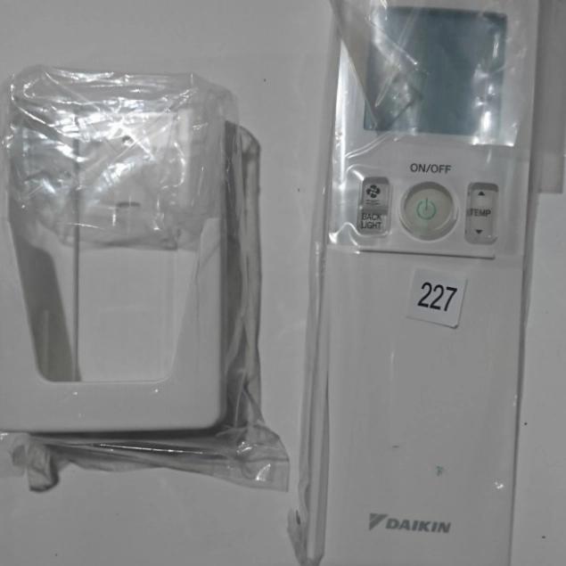 Jual REMOTE AC DAIKIN ORIGINAL (BRC7M676) - Jakarta Selatan - safabotol ...