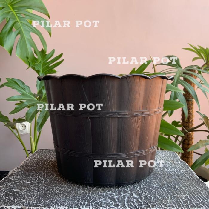 Jual pot bunga tanaman motif kayu warna hitam 25cm - cjp - Kota ...