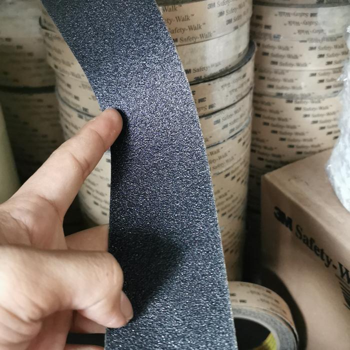 Jual 3M Safety walk anti slip tangga lantai outdoor maupun indoor 24mm x 1m - Kota Tangerang ...