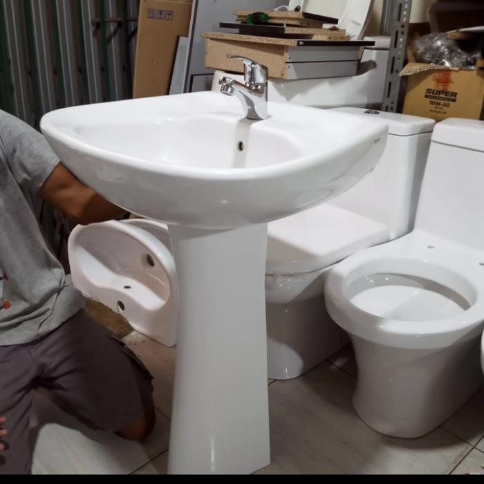 Jual wastafel Toto Lw 237 model stending( complit set) wastfel kaki tiang - Jakarta Selatan ...
