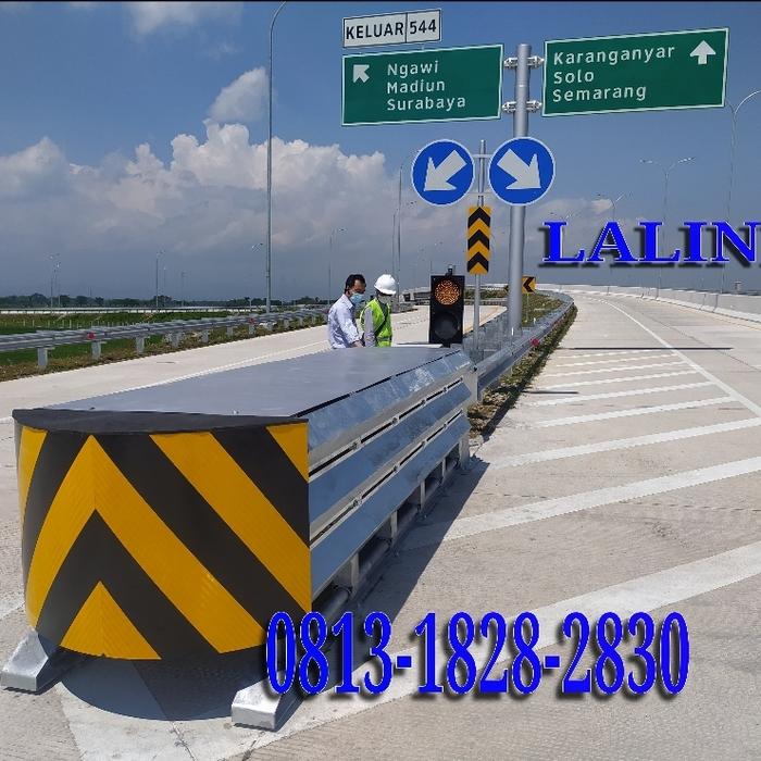 Jual crash cushion adalah bantalan atau peredam benturan kecelakaan ...