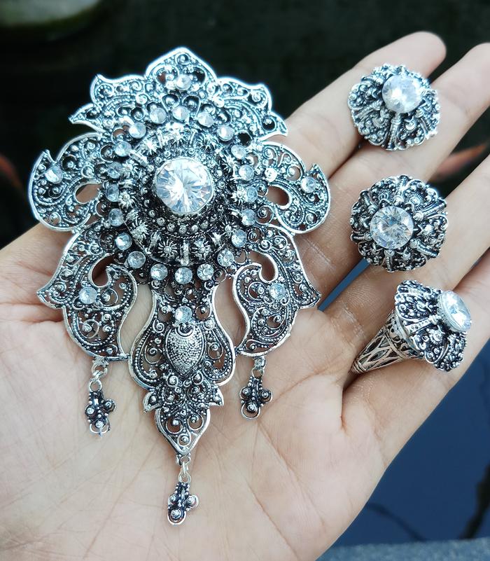 Jual bros alpaka bali set kebaya motif gada perak bakar - Hijau, 1set ...