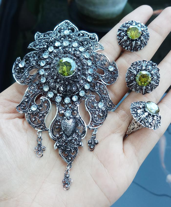 Jual bros alpaka bali set kebaya motif gada perak bakar - Hijau, 1set ...