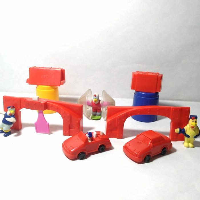 Jual Diorama Puzzle Mobil Maskot Ayam Chicky KFC Chaki Kids Meal Blocks ...