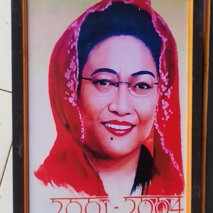 Jual hiasan dinding poster Megawati Soekarnoputri plus bingkai - Kab ...