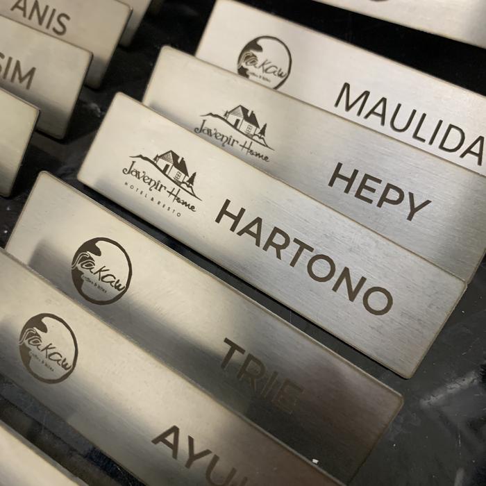 Jual Name tag dada custom - Nametag Stainless - Brushed, Magnet - Kota ...