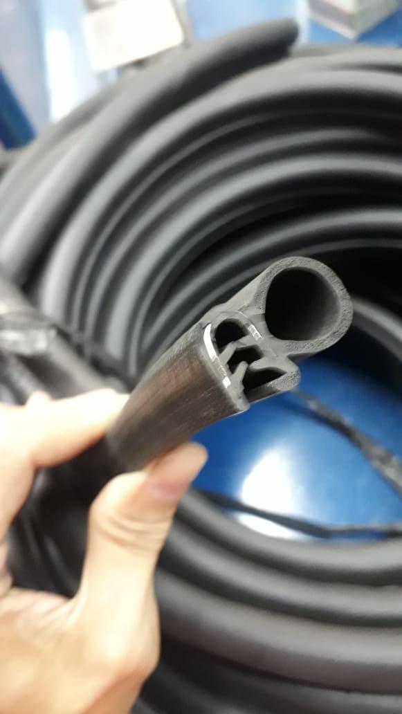 Jual karet lis jepit mobil rubber list jepit balon samping 1 roll ...