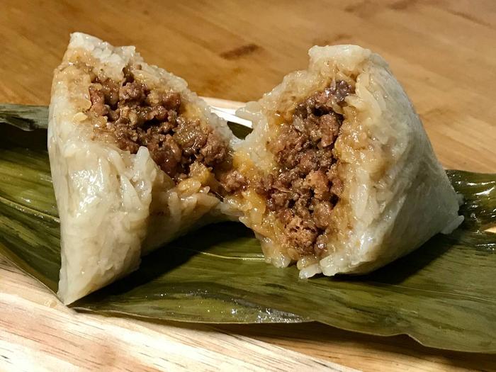 Jual bakcang ketan babi/bakcang daging/jajanpasar/kue tradisional/kue ...