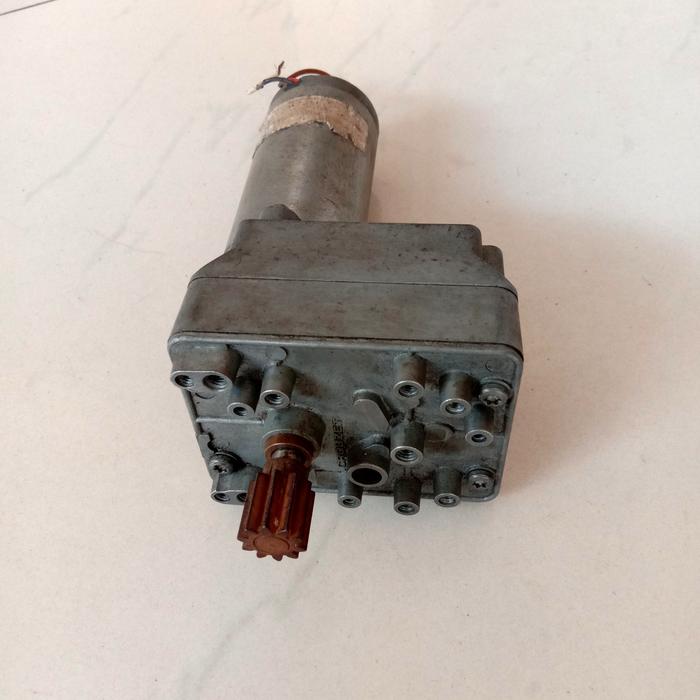 Jual Dinamo DC Motor Gearbox 24V 10rpm Torsi Tinggi Gerbox Gigik metal ...