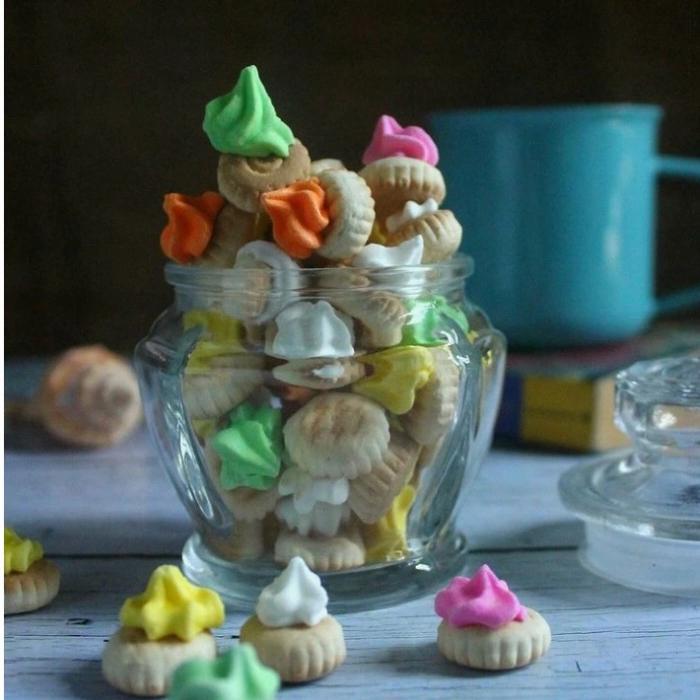 Jual kue/biskuit/monas/kancing/kembang gula/gem/rose/icing sugar ...