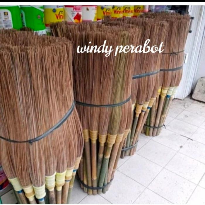 Jual Sapu lidi gagang bambu / sapu jalanan tangkai bambu /sapu lidi ...
