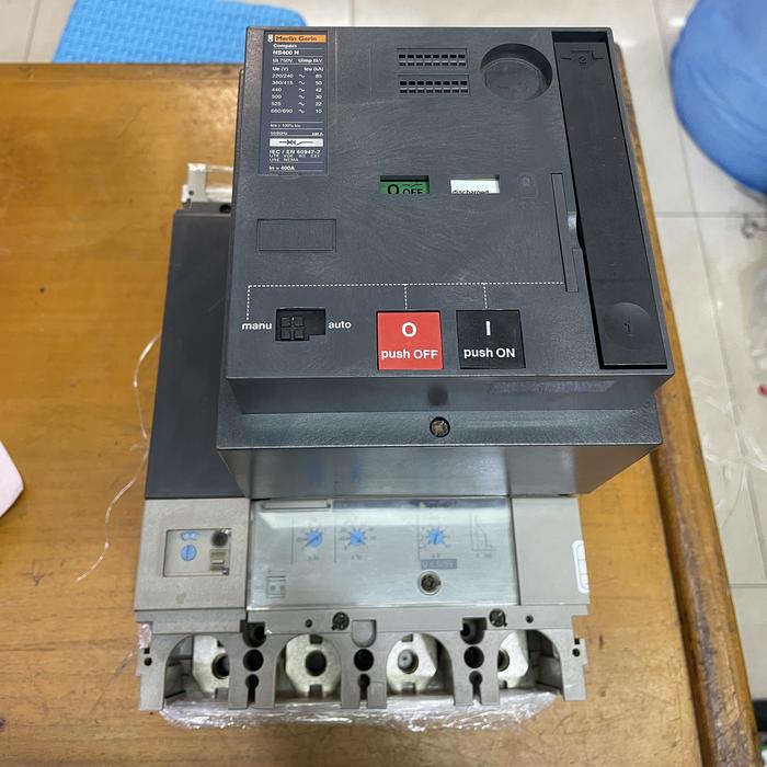 Jual MCCB MERLIN GERIN NS400N 4P 400A 50KA + MOTORIZED UVT - Jakarta ...