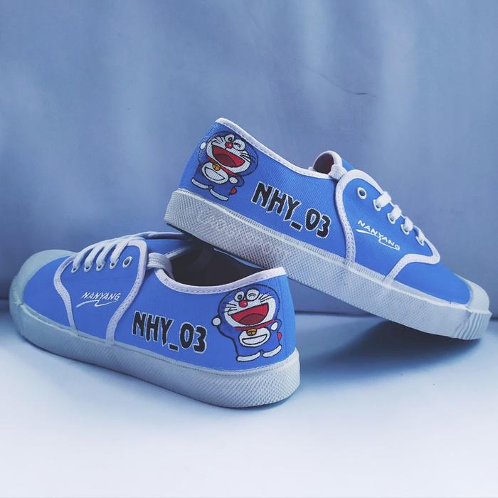 Sepatu Doraemon