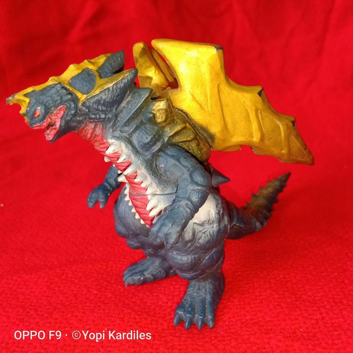 Jual Bandai kaiju Villains Ultraman 4 inch soft vynil - Kota Batam ...