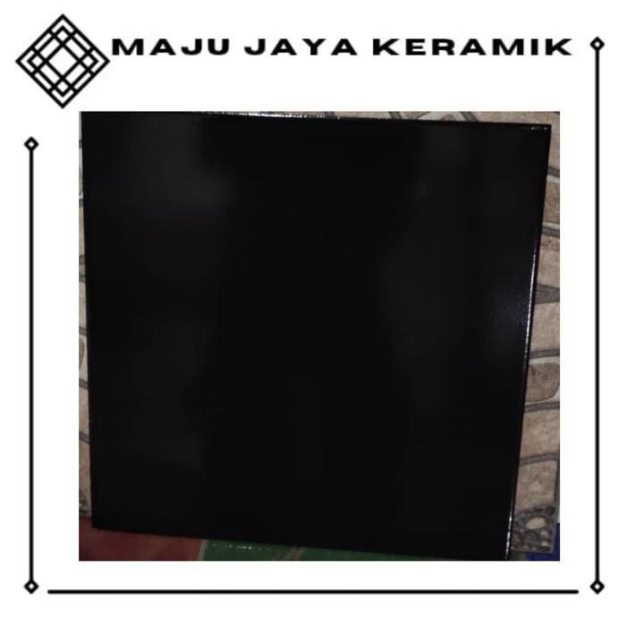 Jual KERAMIK LANTAI 40x40 HITAM GLOSSY MENGKILAP | KERAMIK LANTAI HITAM ...
