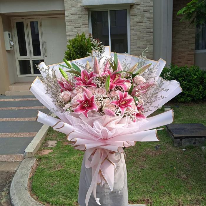 Jual Bouquet Lily Rose Eternal Love Bunga Segar untuk Ulang Tahun dan ...