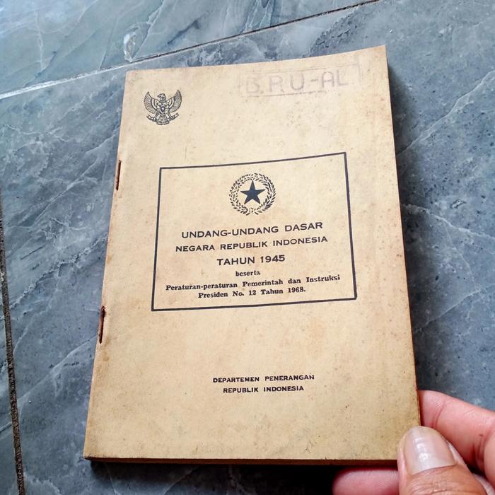 Jual Uud Negara Republik Indonesia 1945 Beserta Peraturan-peraturan ...