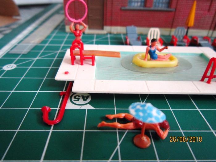 Jual Figure Skala 1:87 - Swimming Pool set 1 (A5) - Kota Tangerang ...